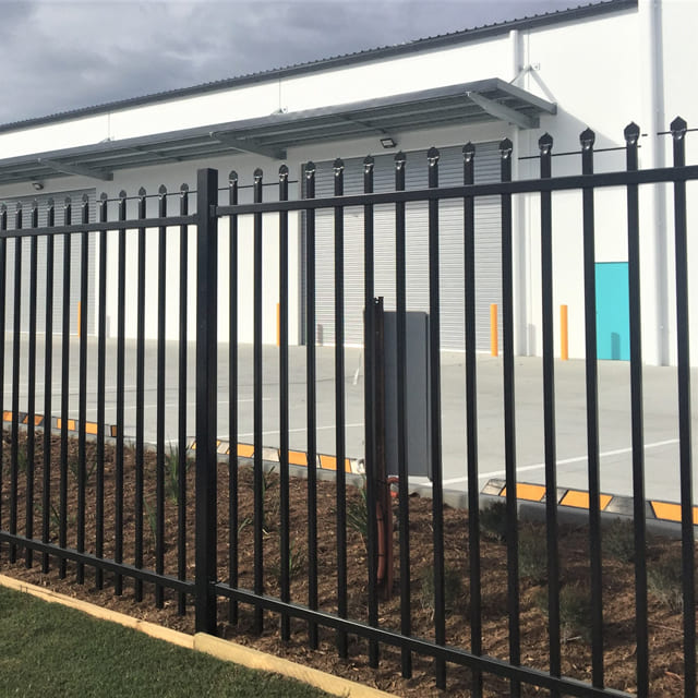 Tubular steel spear top security fencing - Palisade Fence, Chain Link ...